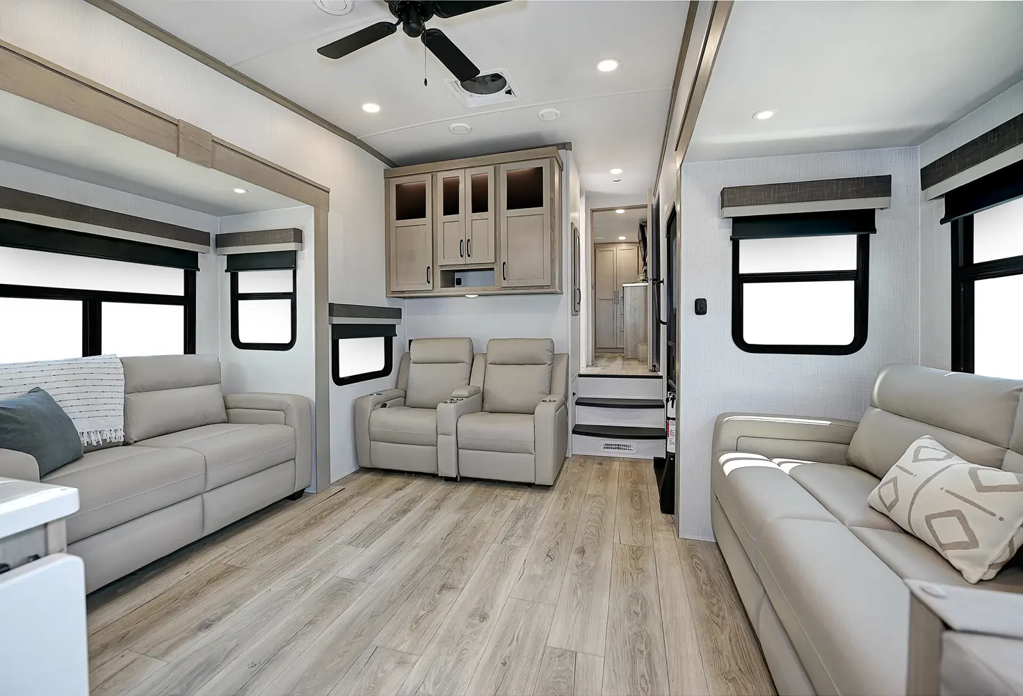 Rockwood Signature Fifth Wheels - Forest River RV